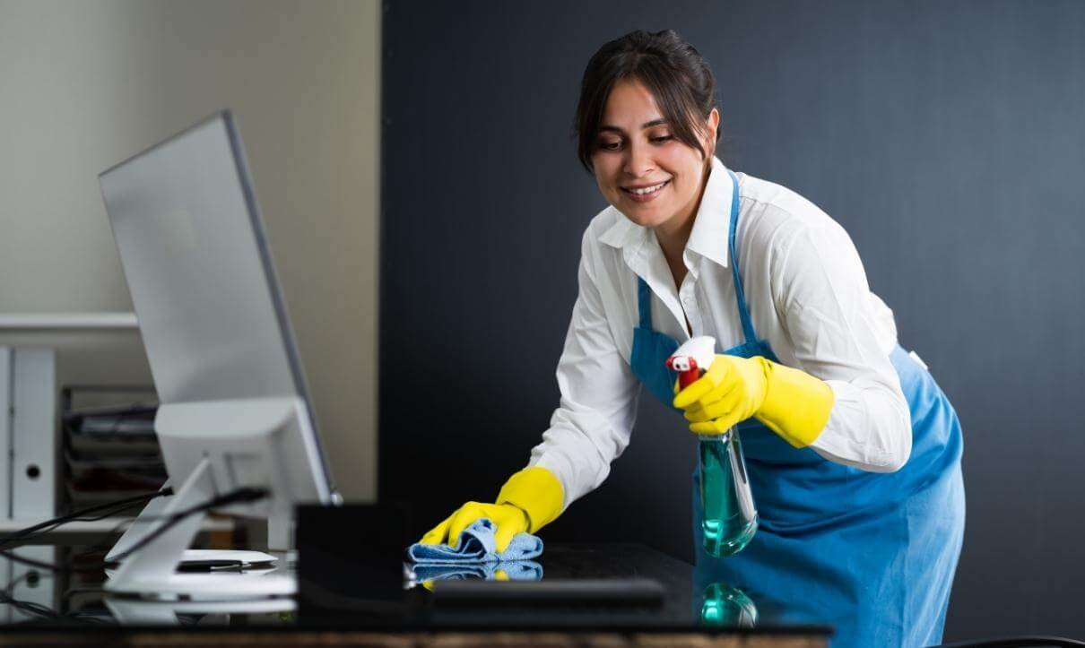 1, 2 and 3… how to clean and disinfect your desk?